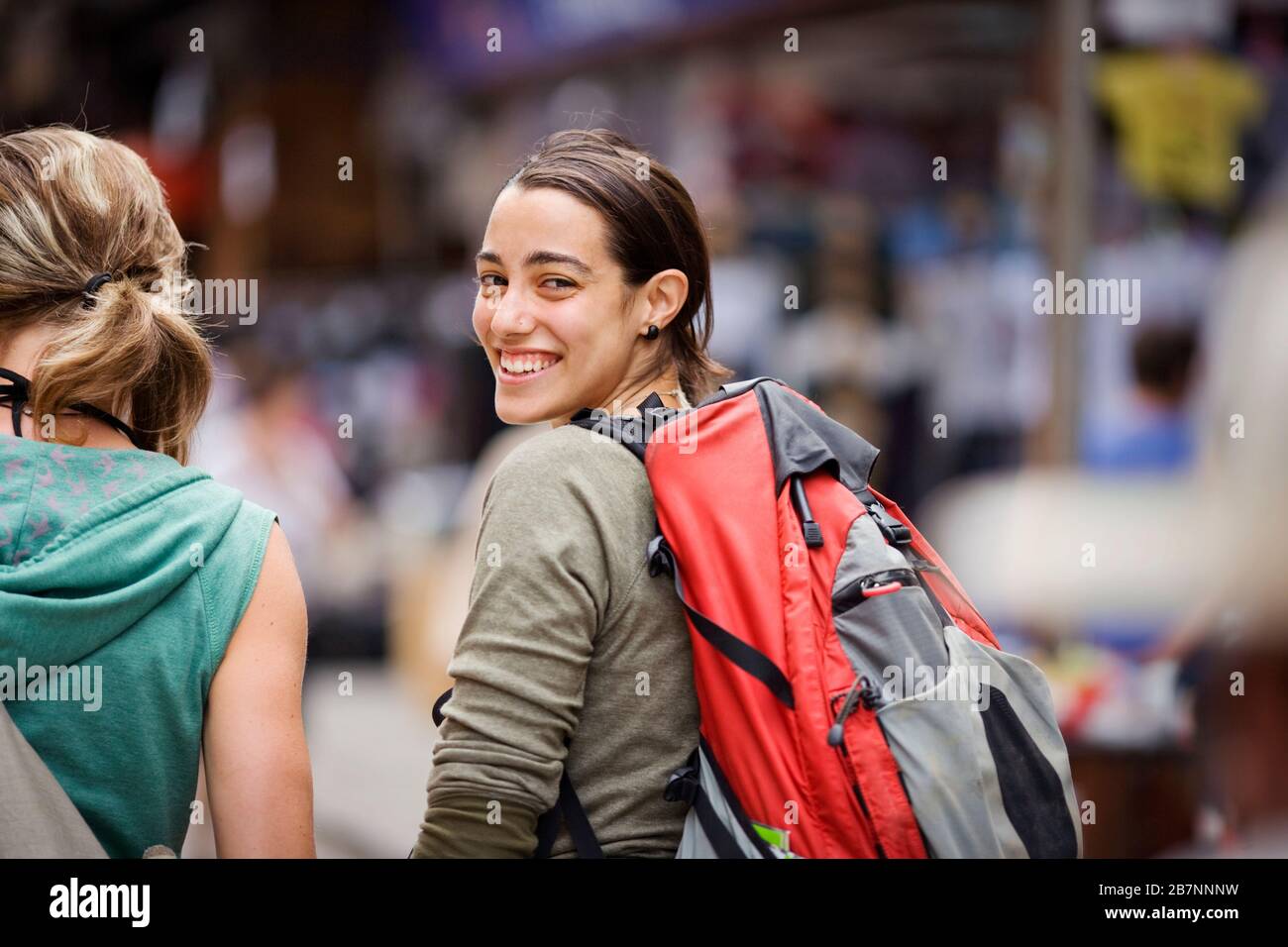 Portrait friends exploring city hi-res stock photography and images - Alamy