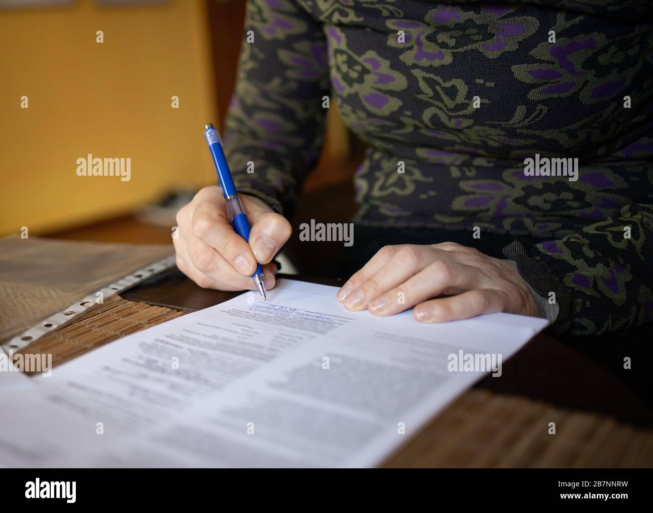 Handwritten signature hi-res stock photography and images - Alamy