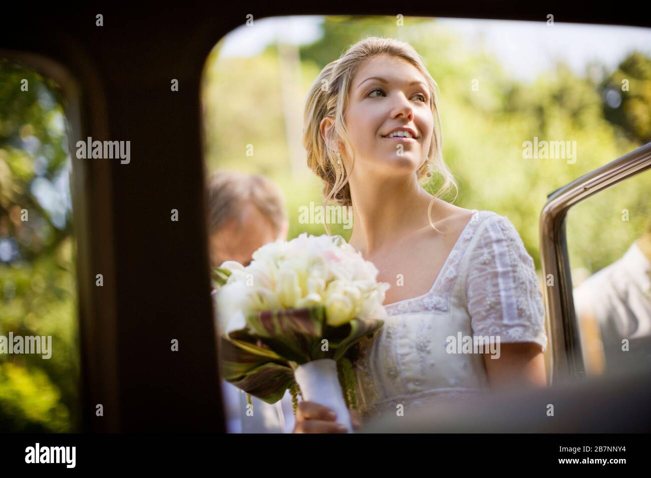 Bride car smiling happy hi-res stock photography and images - Alamy