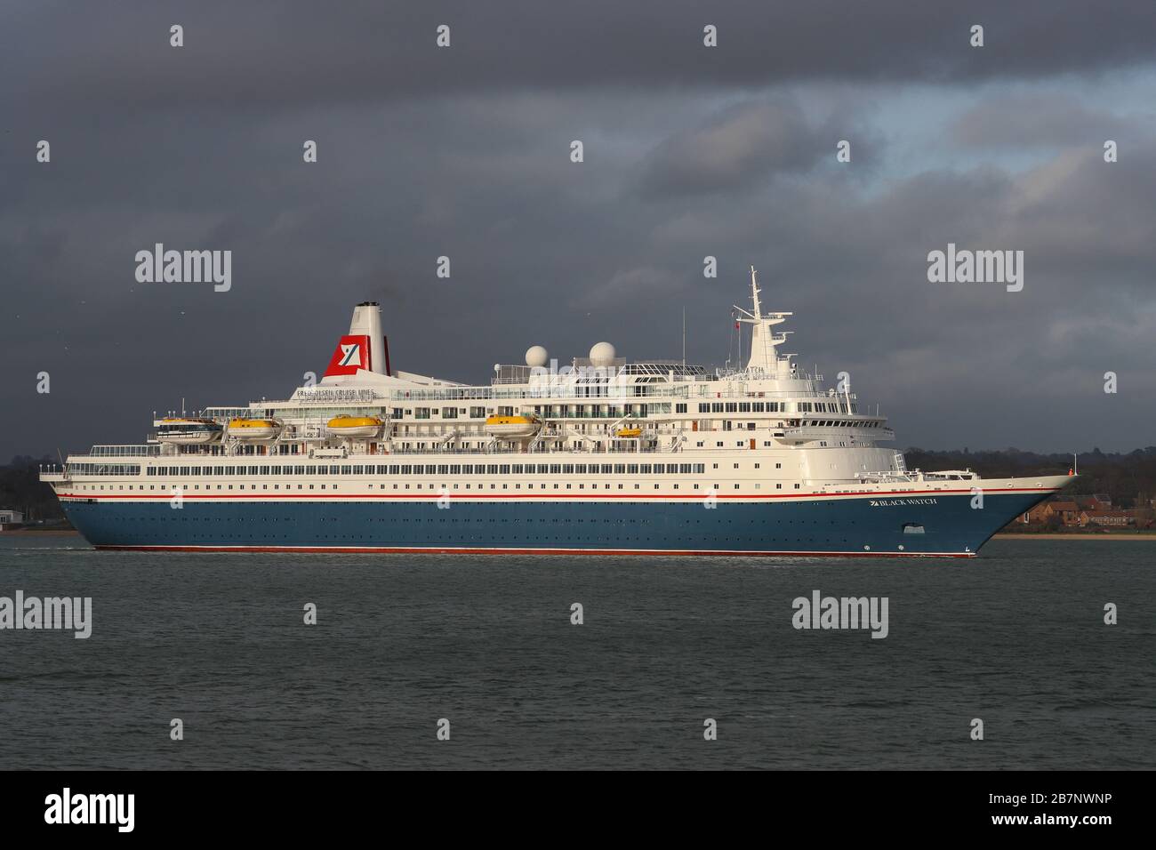Fred Olsen cruise ship Black Watch departs Southampton Docks Stock ...