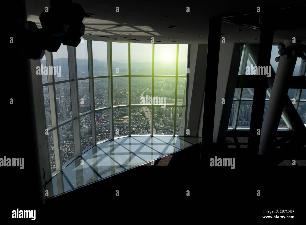 Panoramic windows hi-res stock photography and images - Alamy