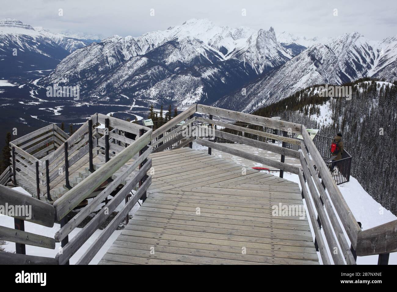 Snowy canadian mountains hi-res stock photography and images - Alamy