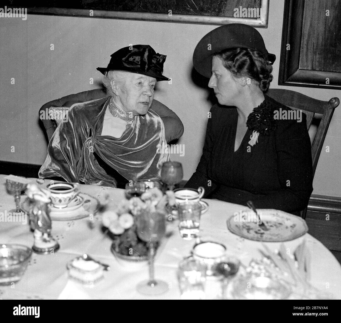 Selma Lagerlof (1858-1940), Swedish writer, with American author, Pearl ...