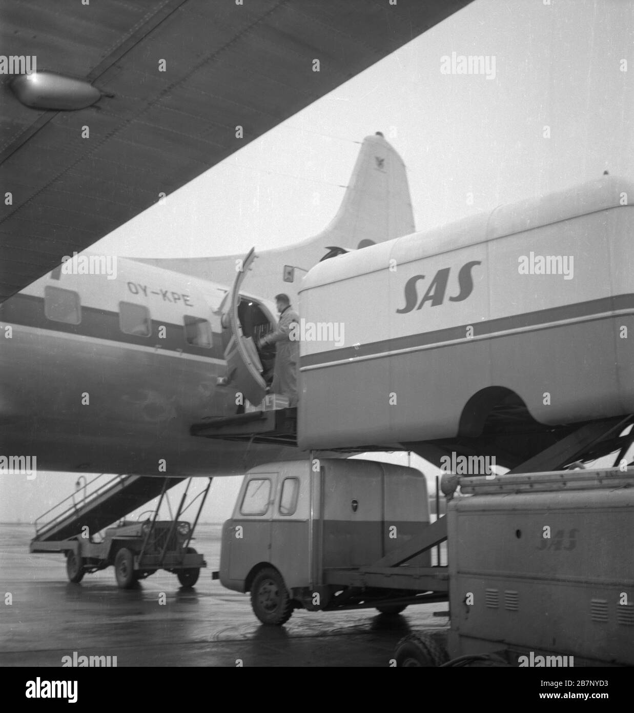 Flight kitchen Black and White Stock Photos & Images - Alamy