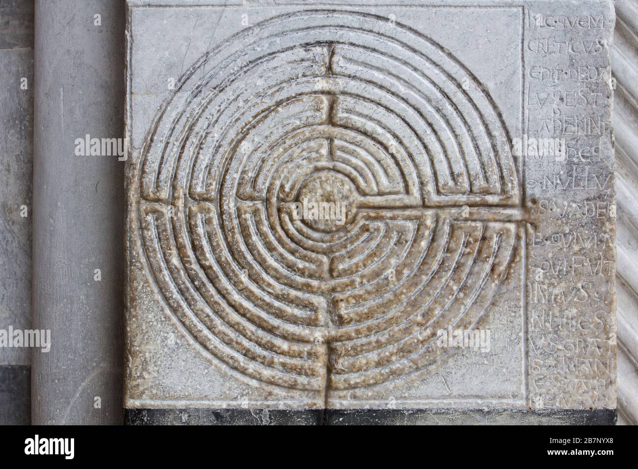 Labyrinth, chartres cathedral hi-res stock photography and images - Alamy