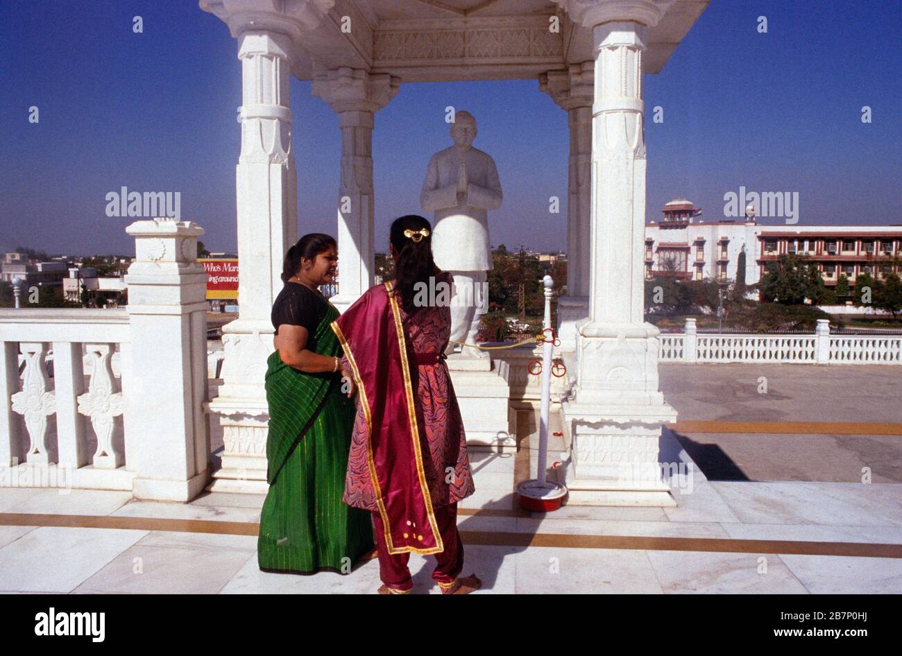 Jaipur India Hindu Temple Women Wearing Saris Talking Stock Photo - Alamy
