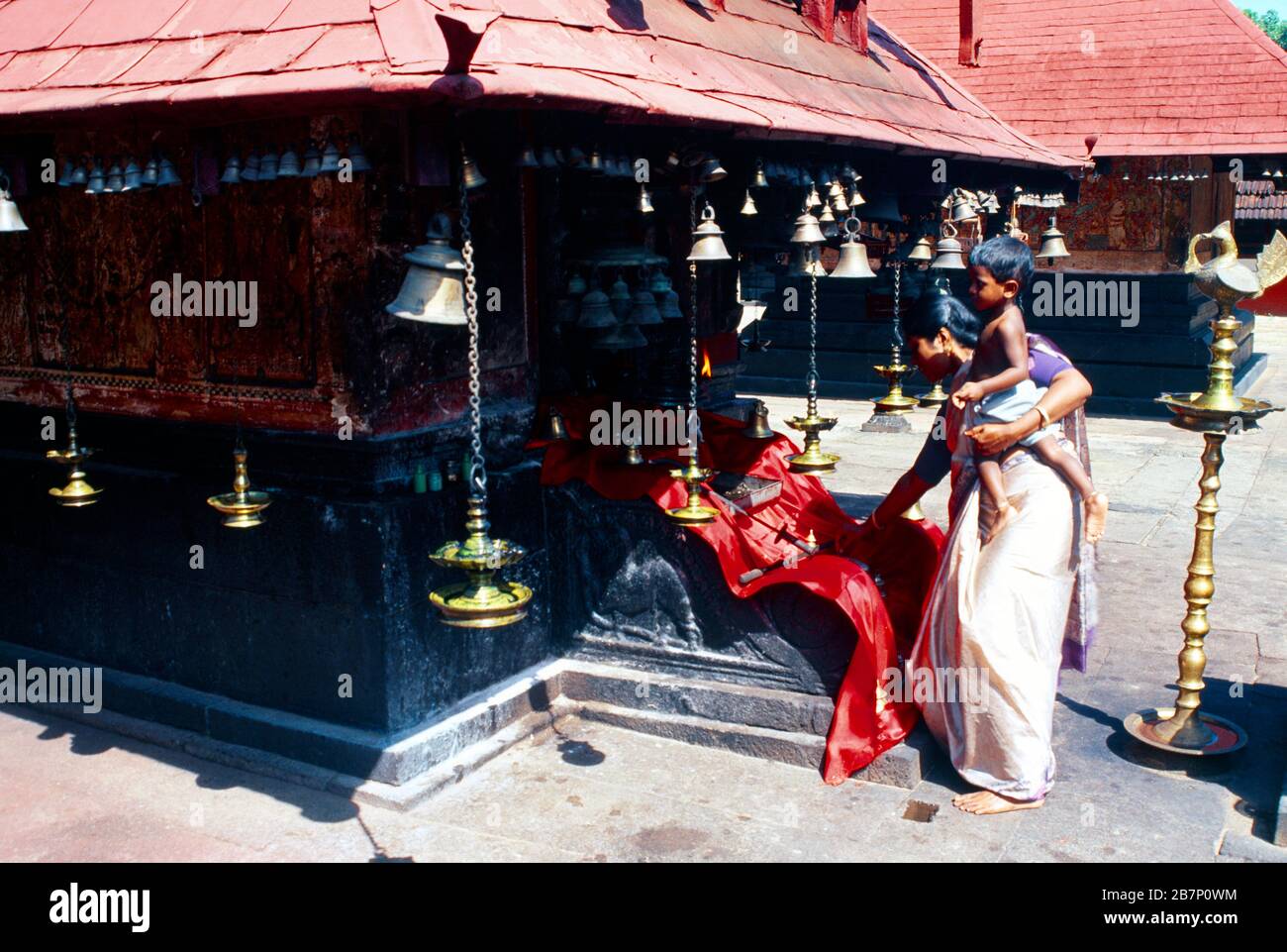 Nr Tiruvalla Kerala India Panayannarkavu Temple Woman with Offerings ...