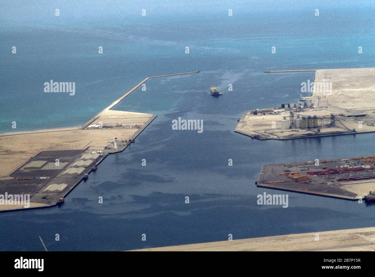 Jebel ali port hi-res stock photography and images - Alamy