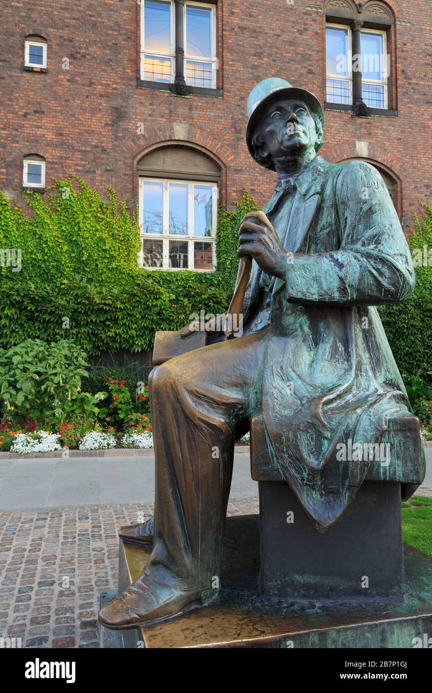 Statue of hans christian anderson hi-res stock photography and images ...