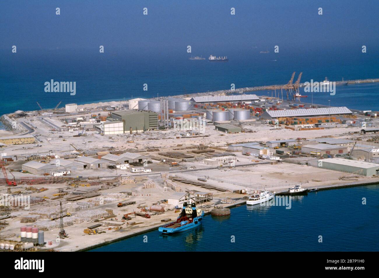 Uae 1970s hi-res stock photography and images - Alamy