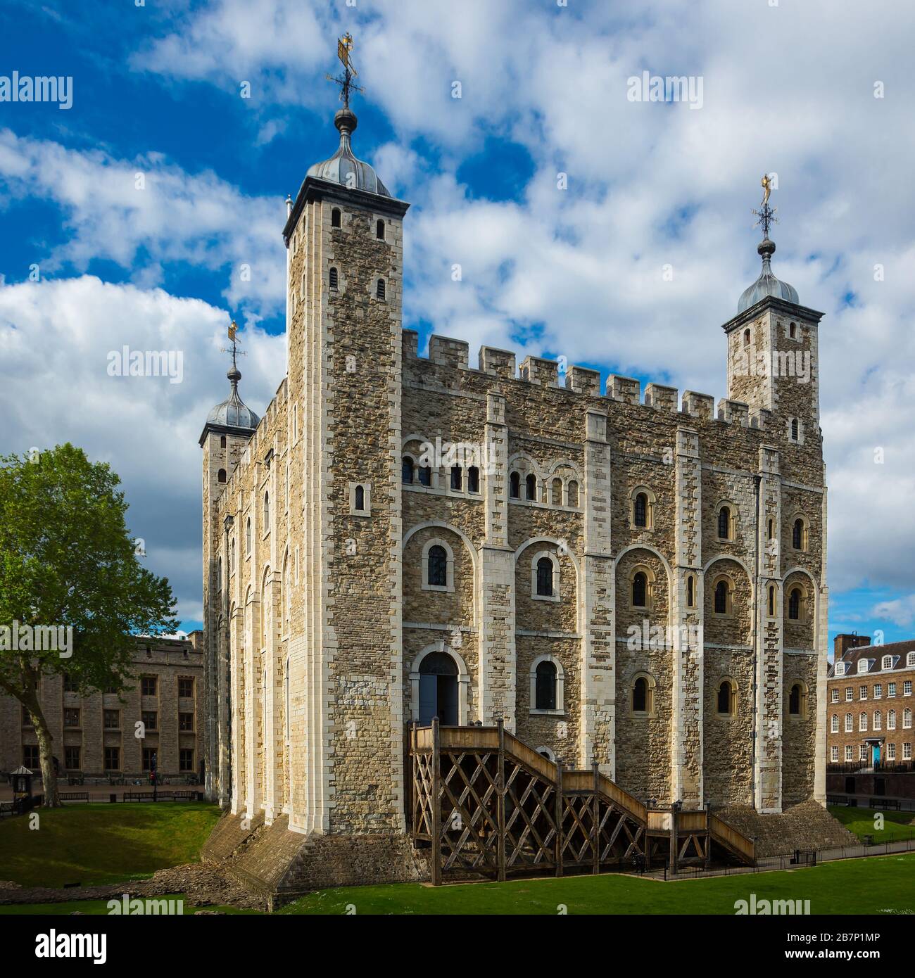 London tower with blue sky and white cloud Stock Photo - Alamy