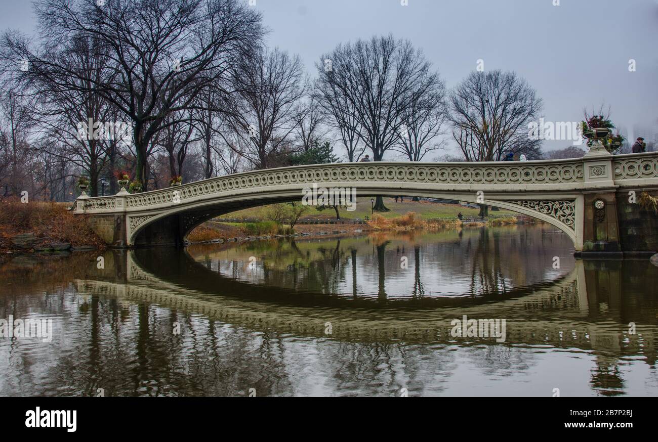 Bow Bridge Central Park New York Stock Photo - Alamy