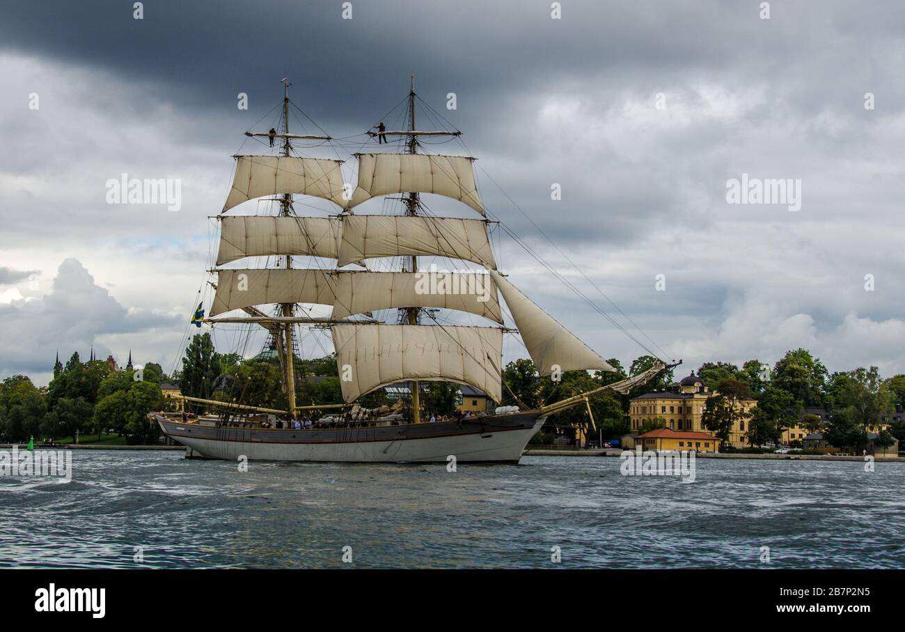 Clipper ship sails hi-res stock photography and images - Alamy