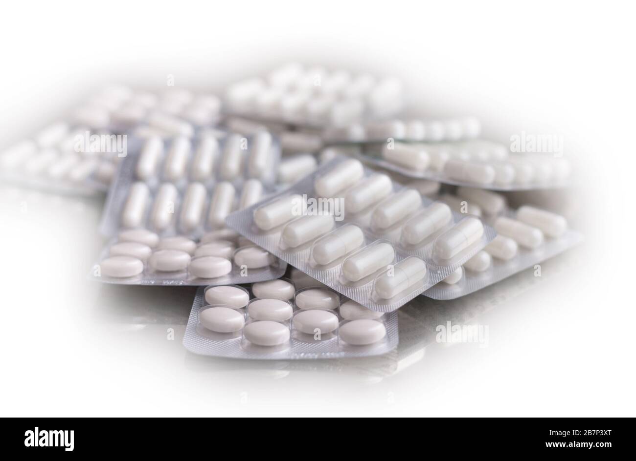 medicine tablet antibiotic pills Stock Photo - Alamy
