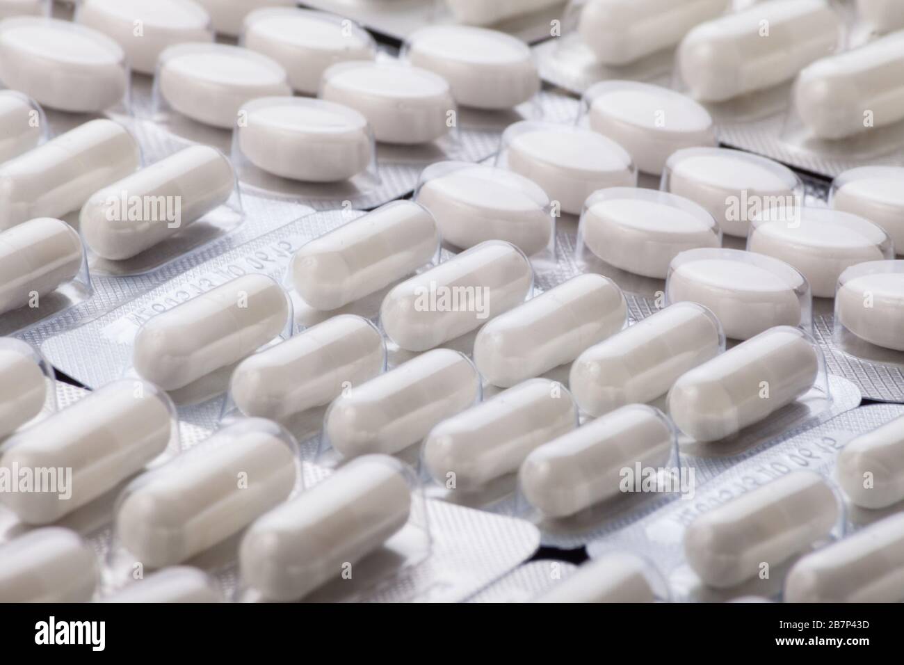 medicine tablet antibiotic pills Stock Photo - Alamy