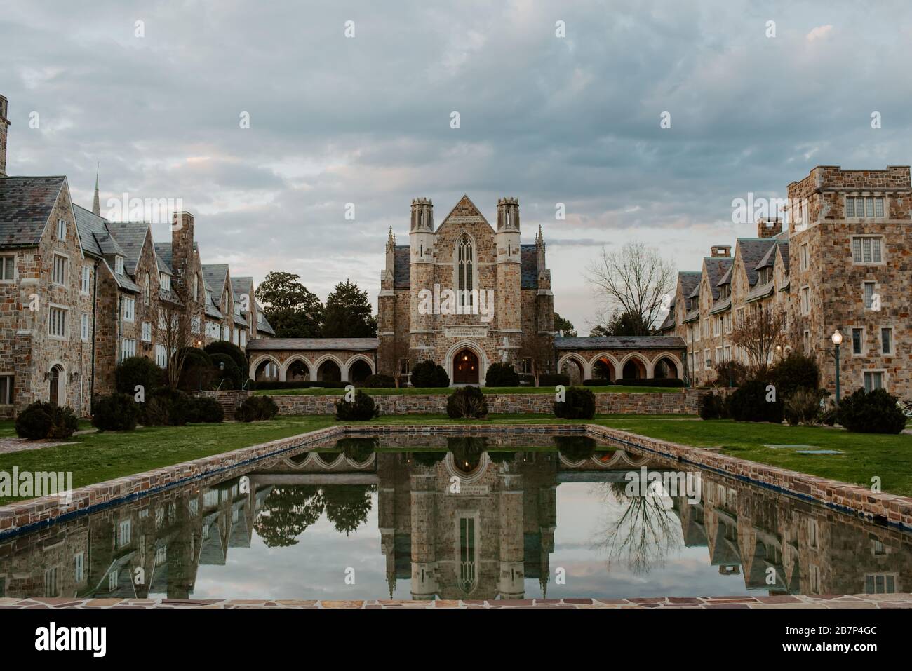 Ford buildings hi-res stock photography and images - Alamy