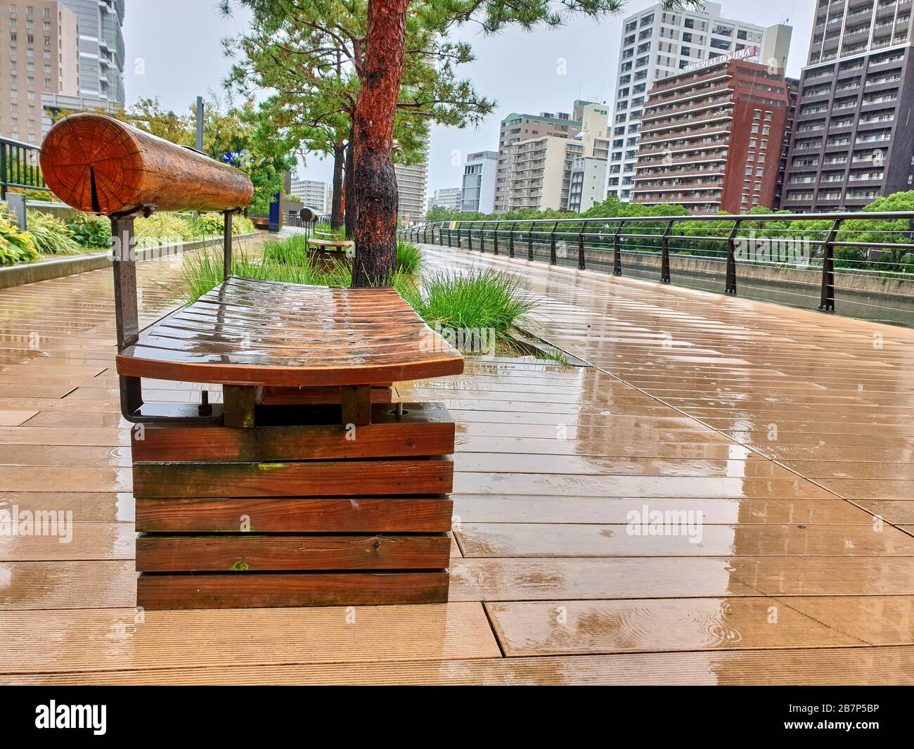 Riverside bench hi-res stock photography and images - Alamy