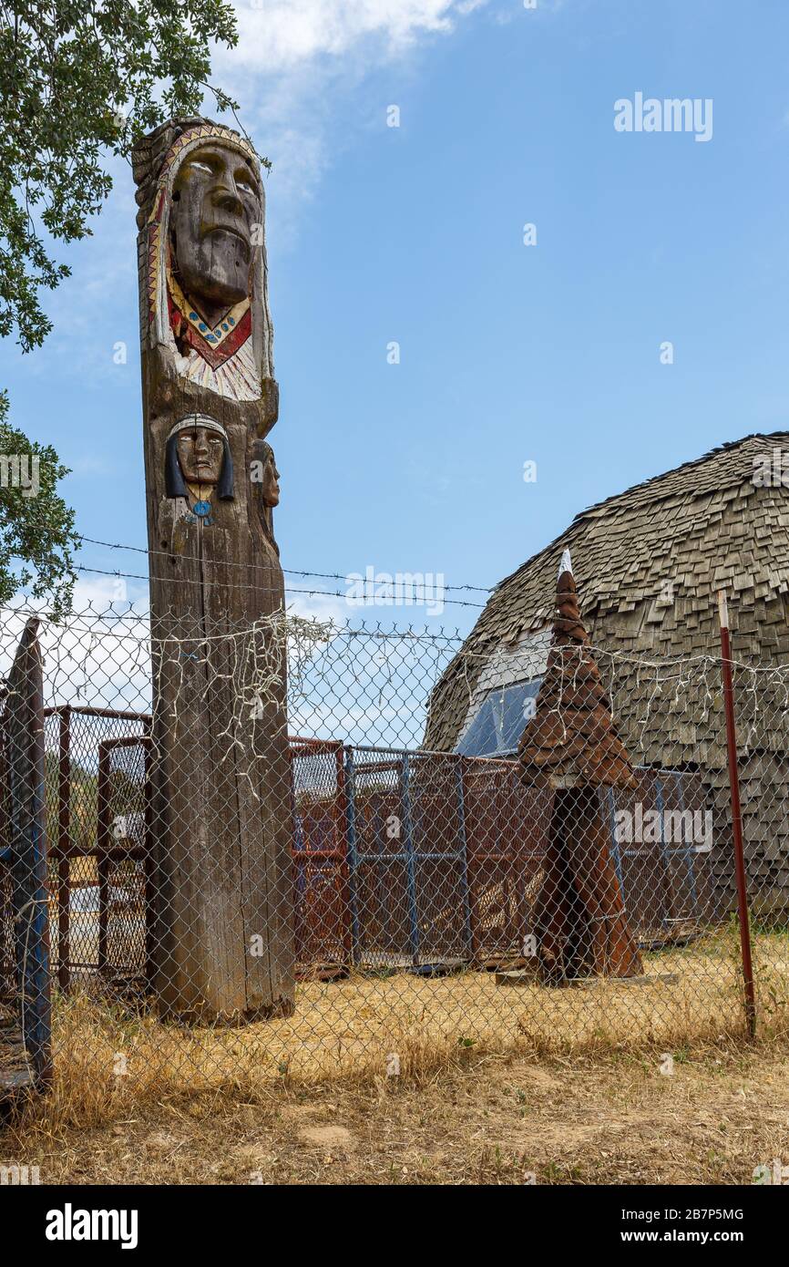 Totem pole shop hi-res stock photography and images - Alamy