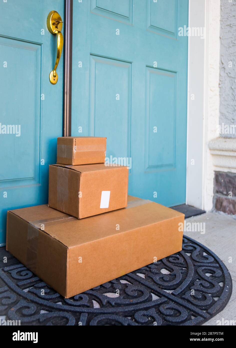 Delivered package on door step hi-res stock photography and images - Alamy