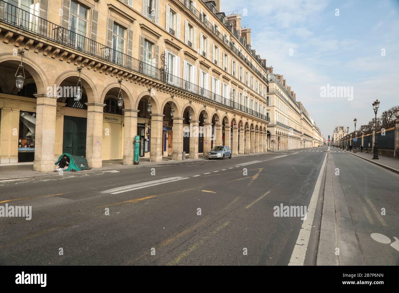 Empty paris street hi-res stock photography and images - Alamy