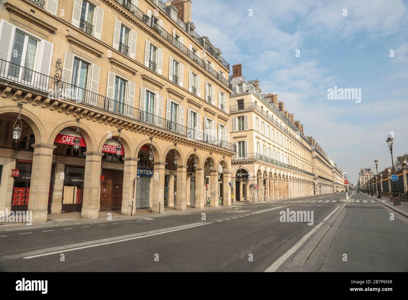 Empty paris street hi-res stock photography and images - Alamy