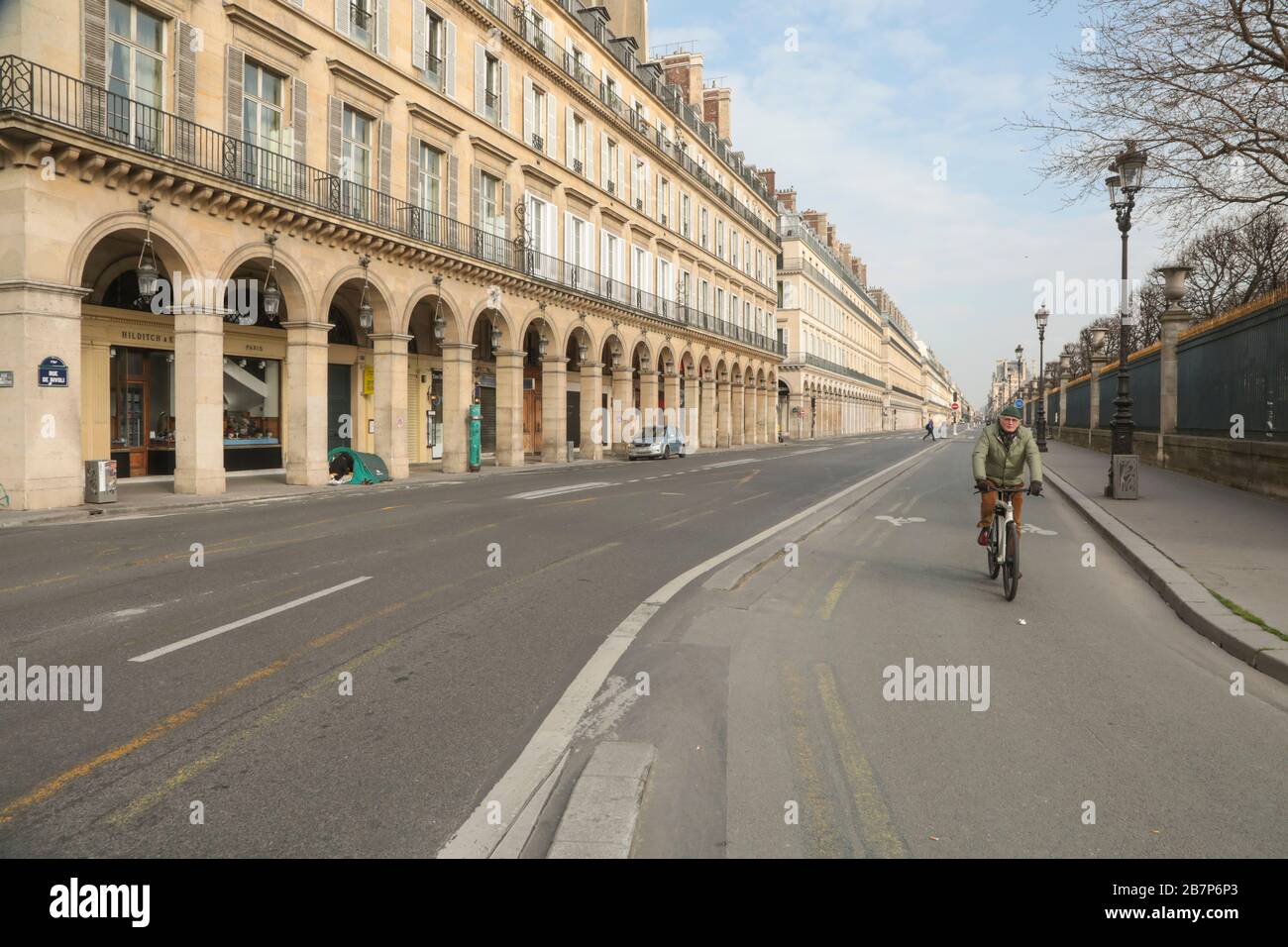 Paris empty streets hi-res stock photography and images - Alamy