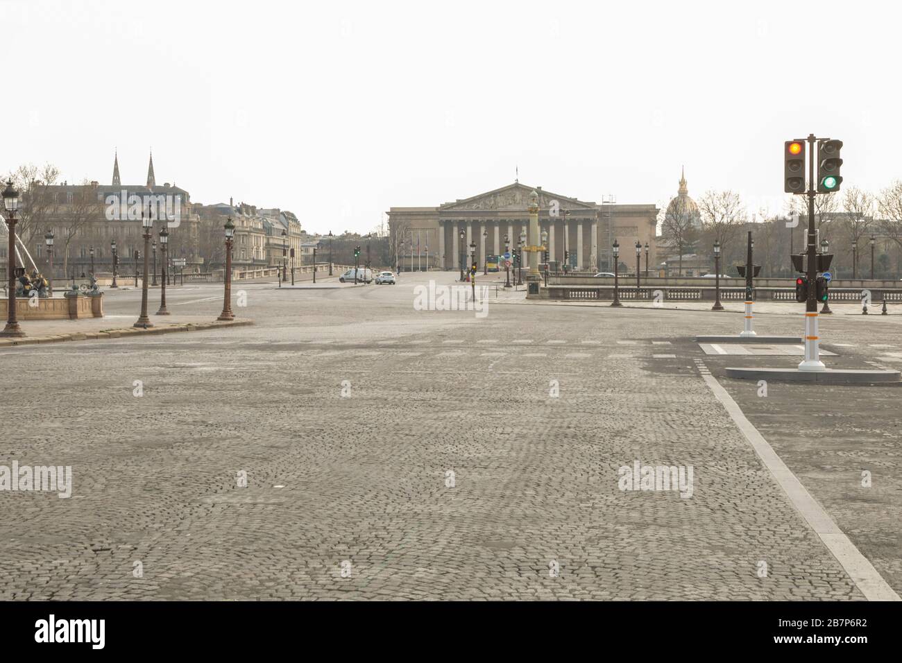 Paris empty streets hi-res stock photography and images - Alamy