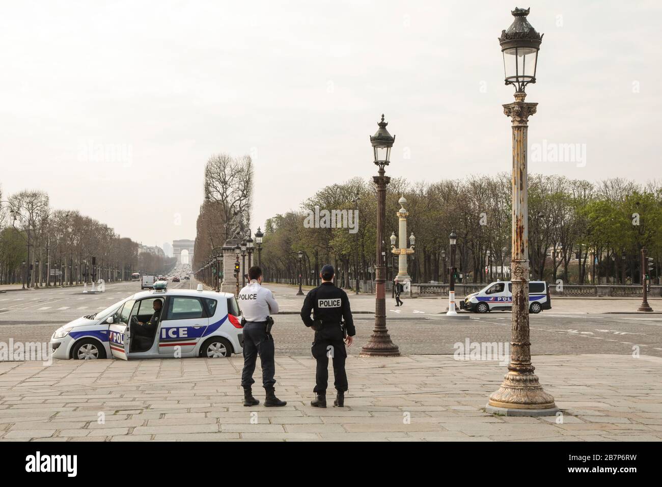 Empty champs elysees hi-res stock photography and images - Alamy