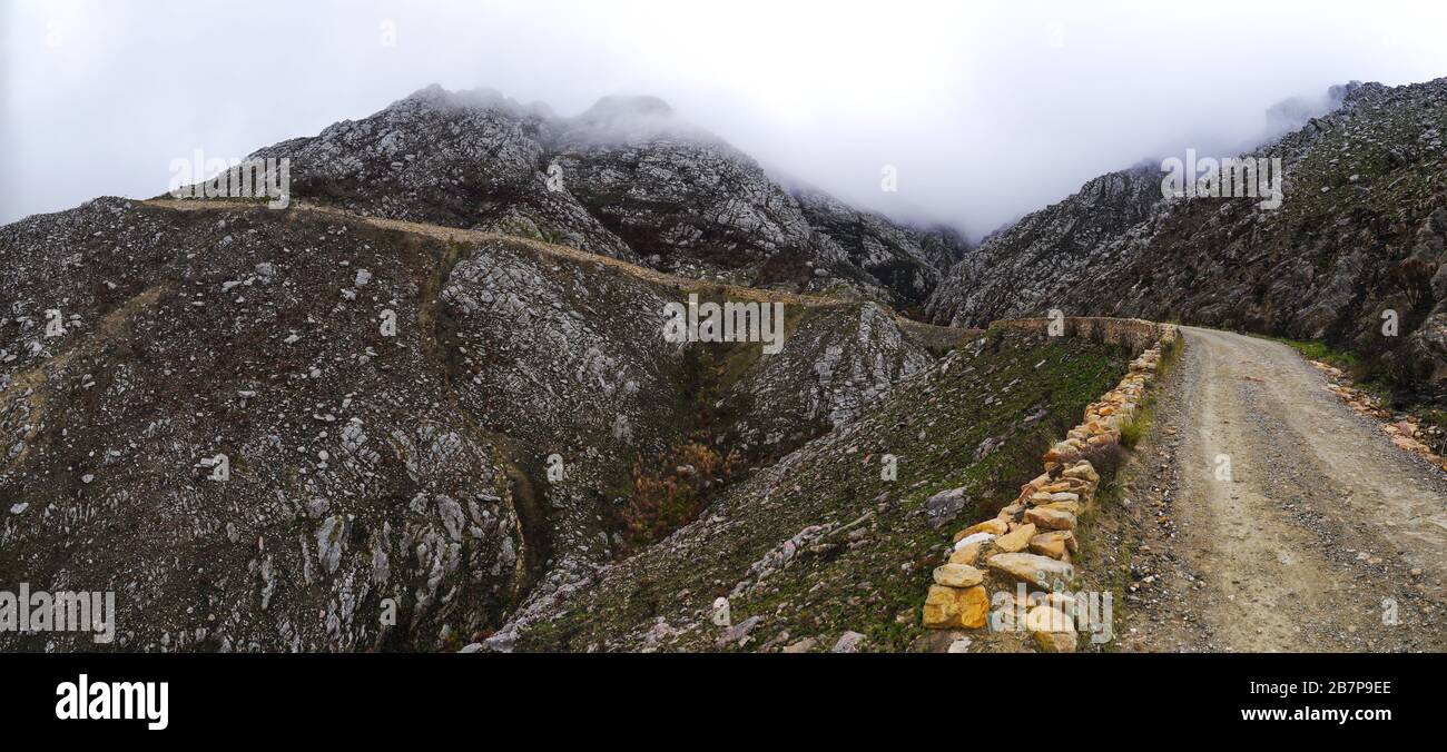 The Swartberg mountains (black mountain) pass leads from Oudtshoorn to ...
