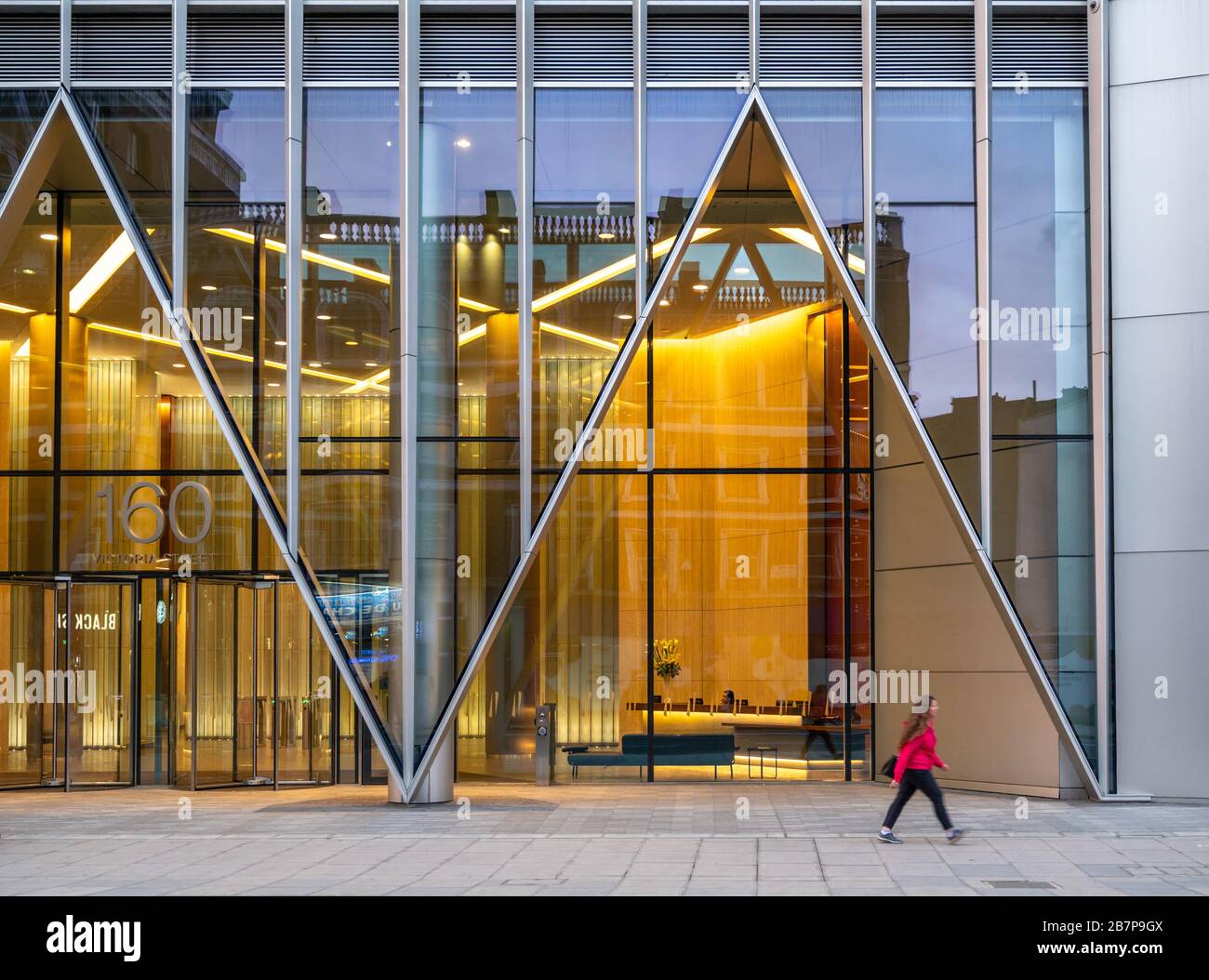 Office block building pedestrian hi-res stock photography and images ...
