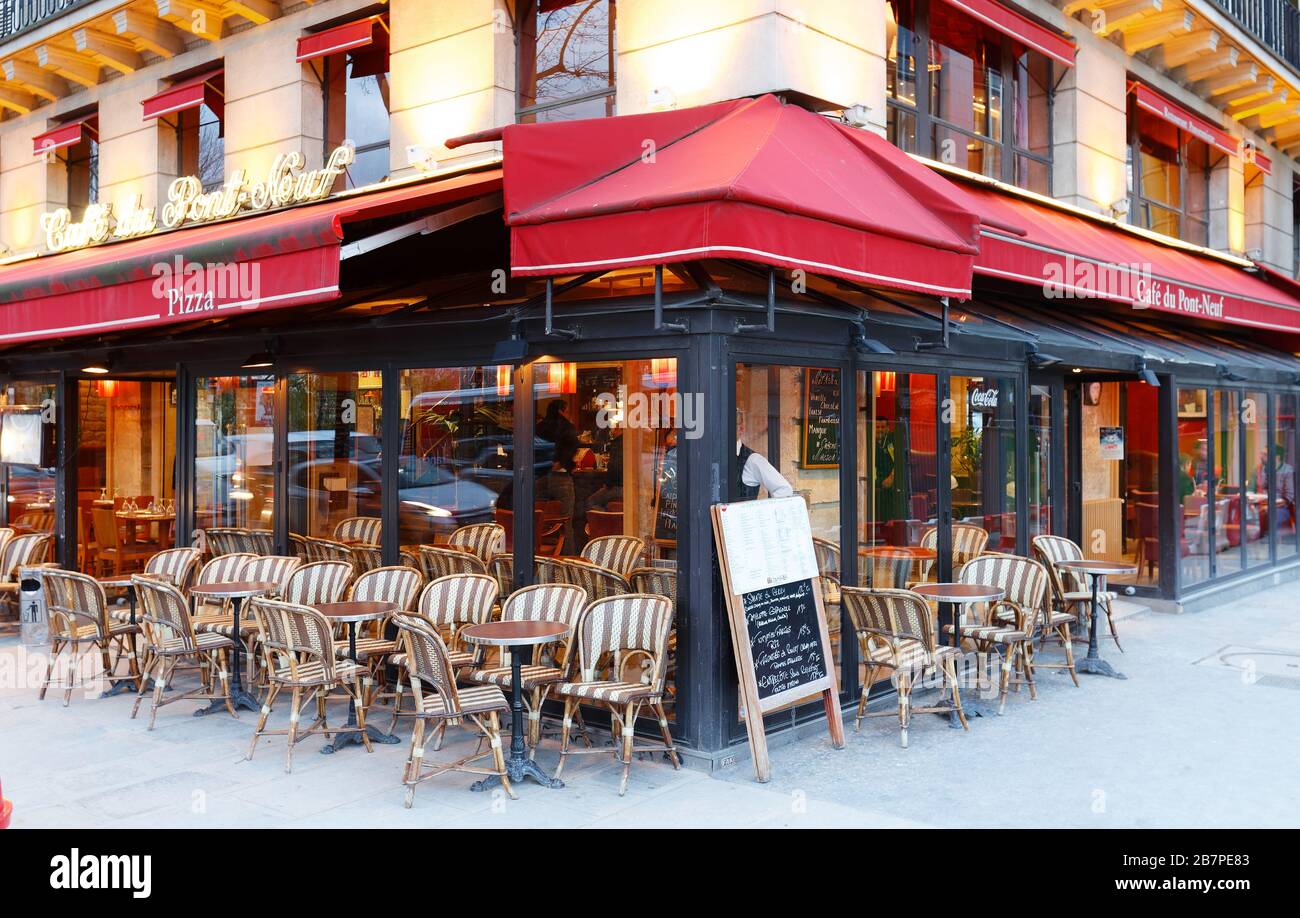 Located in the 1st arrondissement, in the city epicentre, cafe du Pont ...