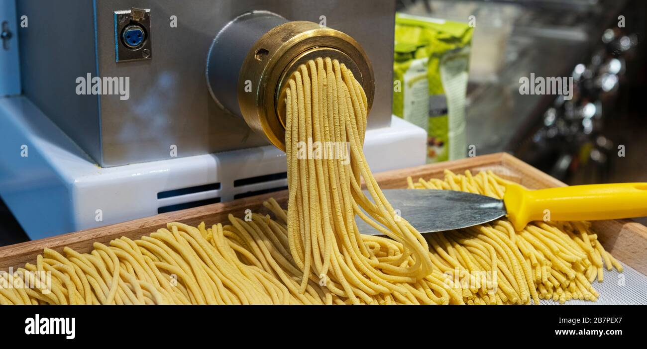 Pasta maker and italy hi-res stock photography and images - Alamy