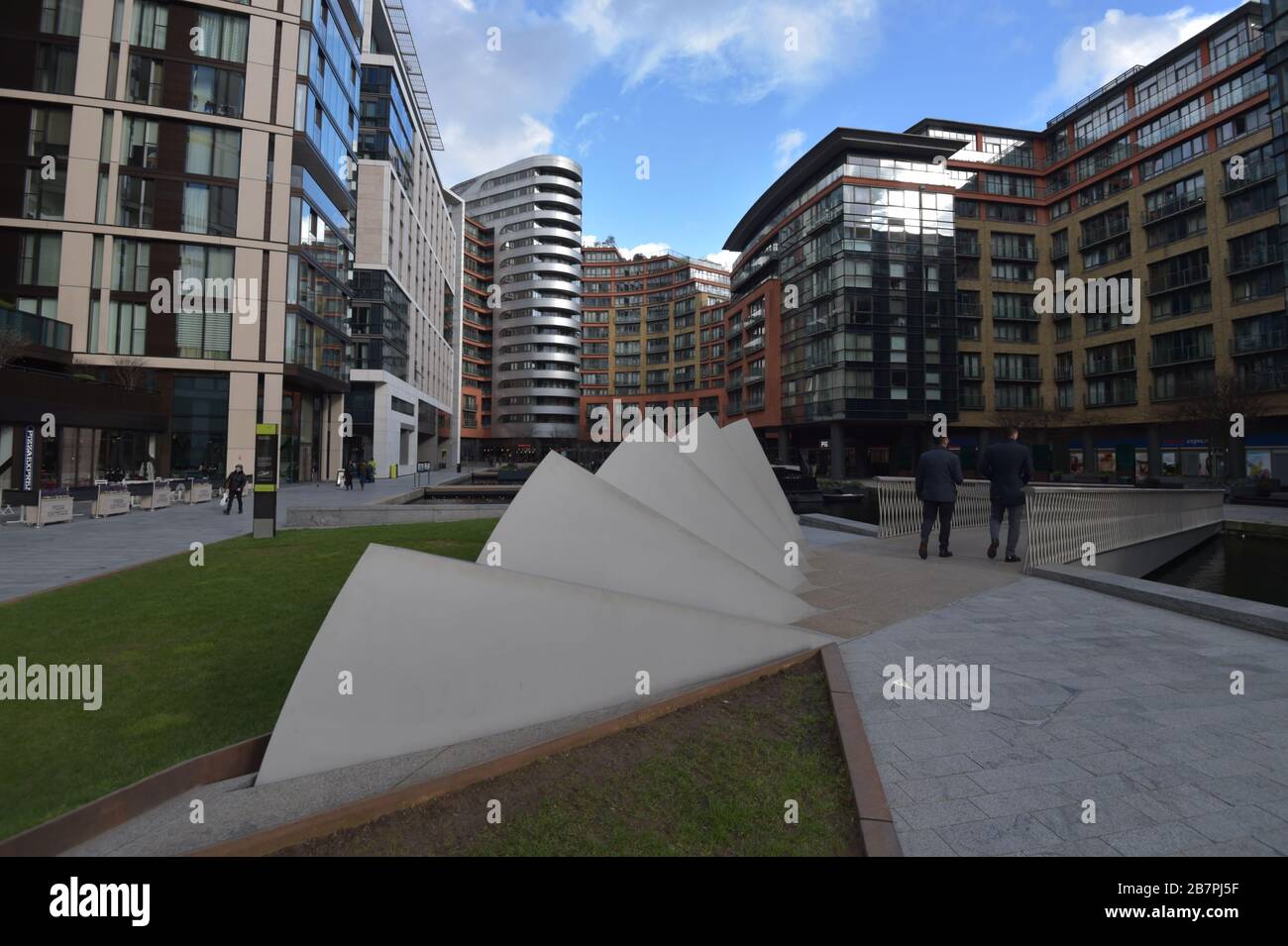 A view of the merchant square footbridge hi-res stock photography and ...