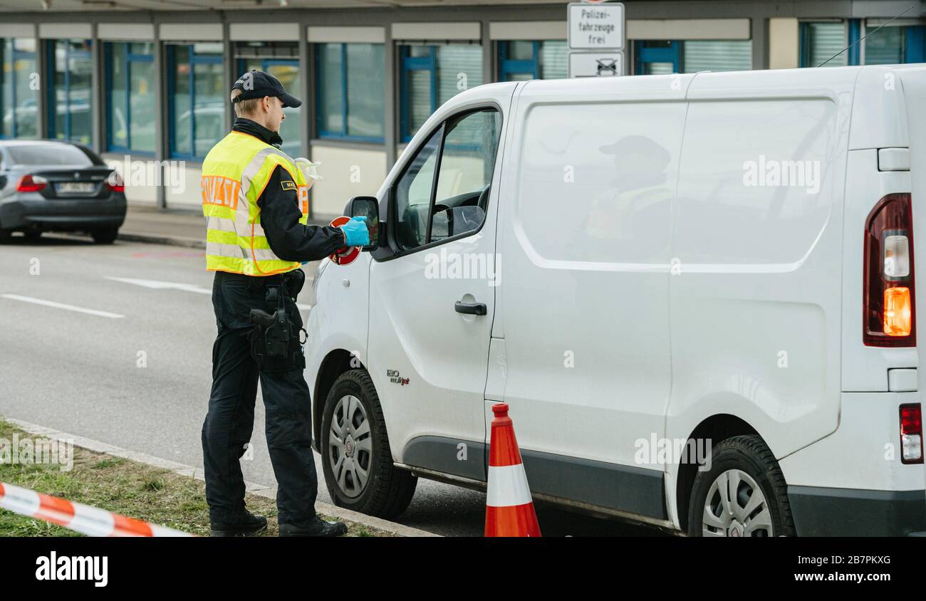 Health check van hi-res stock photography and images - Alamy