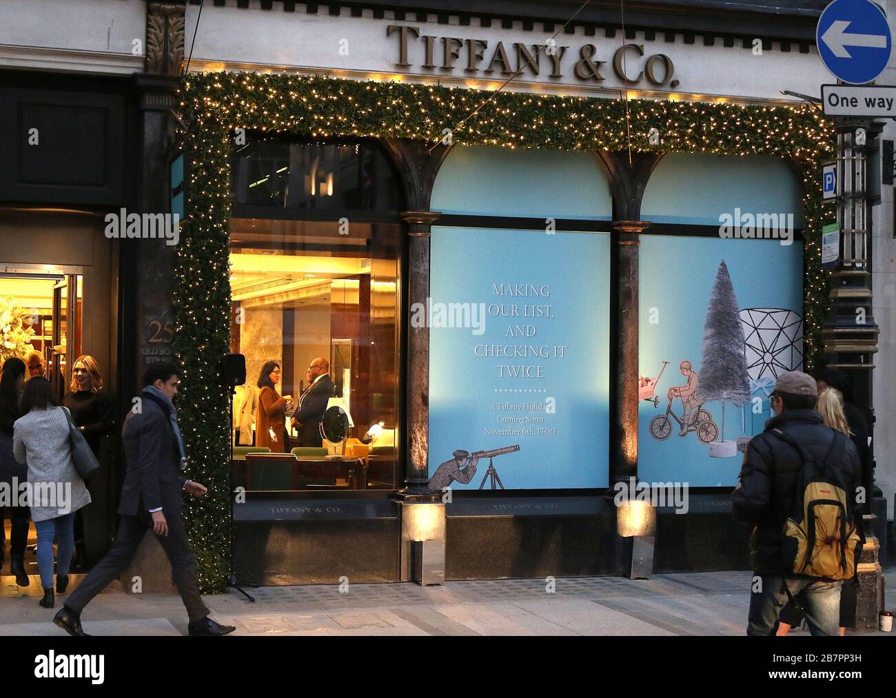 Nov 06, 2017 - London, England, UK - Tiffany & Co. Christmas Windows ...