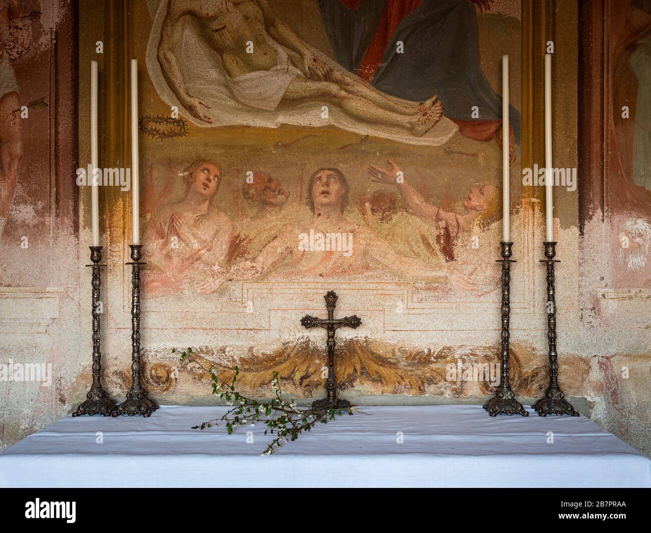 Altar in an old Italian chapel Stock Photo - Alamy