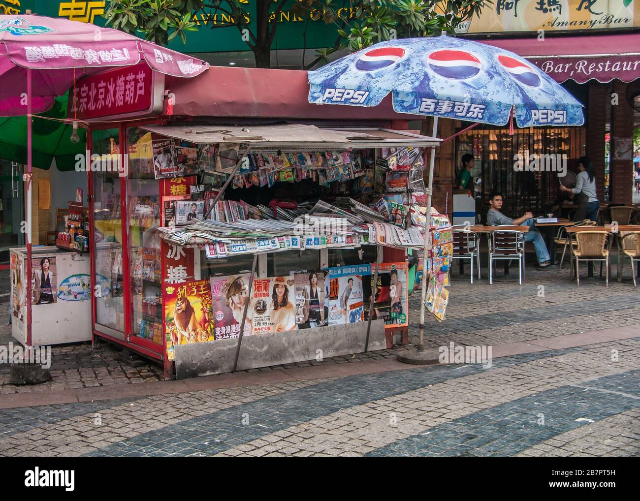 Newsstand newspaper vendor booth stall hi-res stock photography and ...