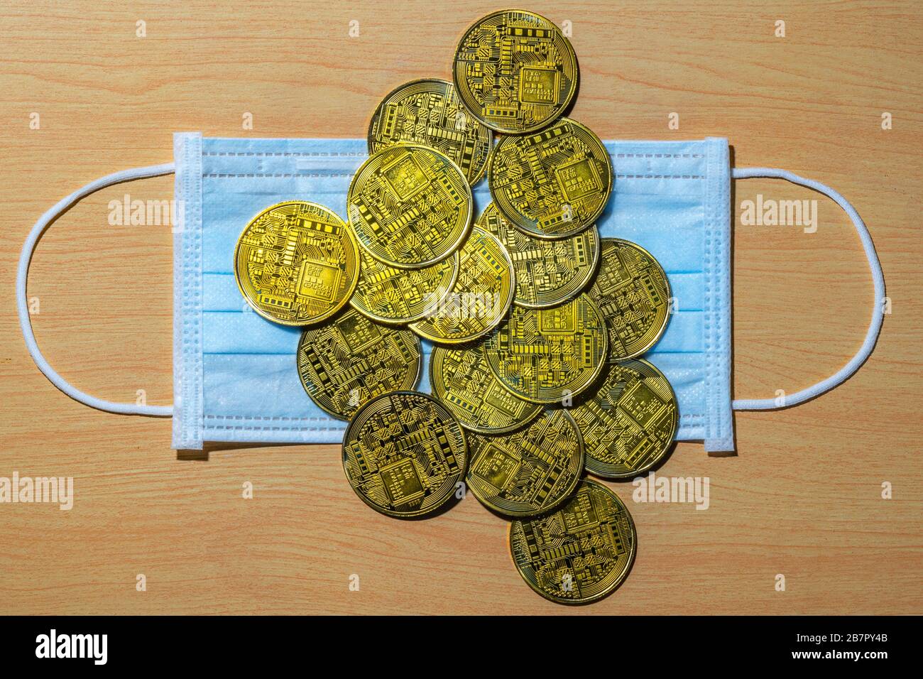 Gold filter hi-res stock photography and images - Alamy