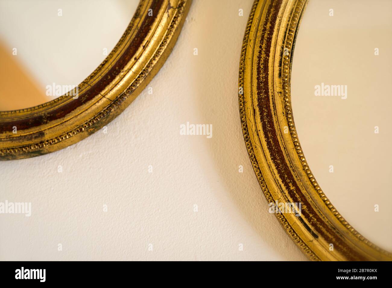 Two mirrors hi-res stock photography and images - Alamy