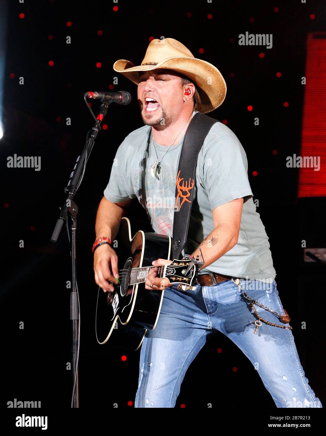 Jason Aldean performs at the Cruzan Amphitheater in West Palm Beach ...