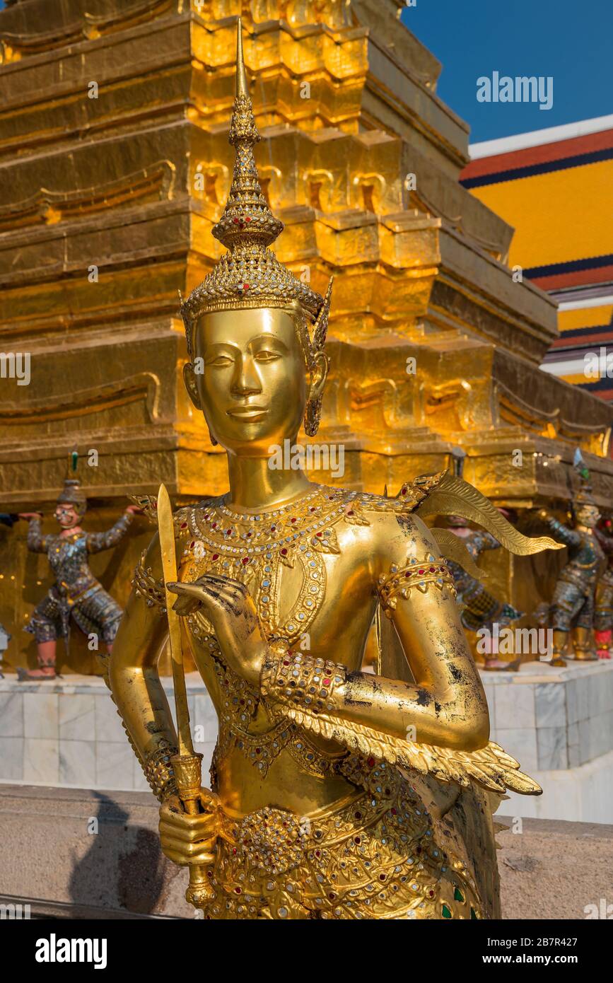 Grand palace statue guards hi-res stock photography and images - Alamy