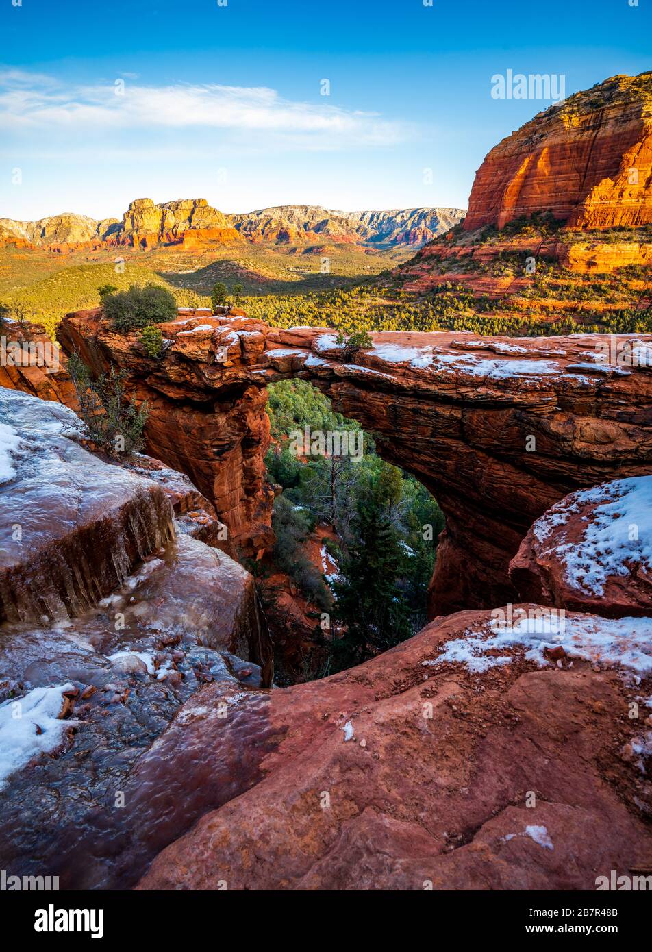 Sedona arizona landmark monument hi-res stock photography and images ...