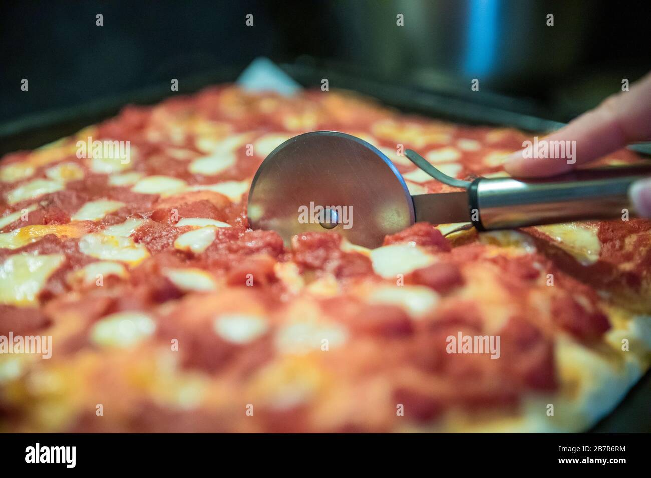 cutting slices of homemade pizza Stock Photo - Alamy