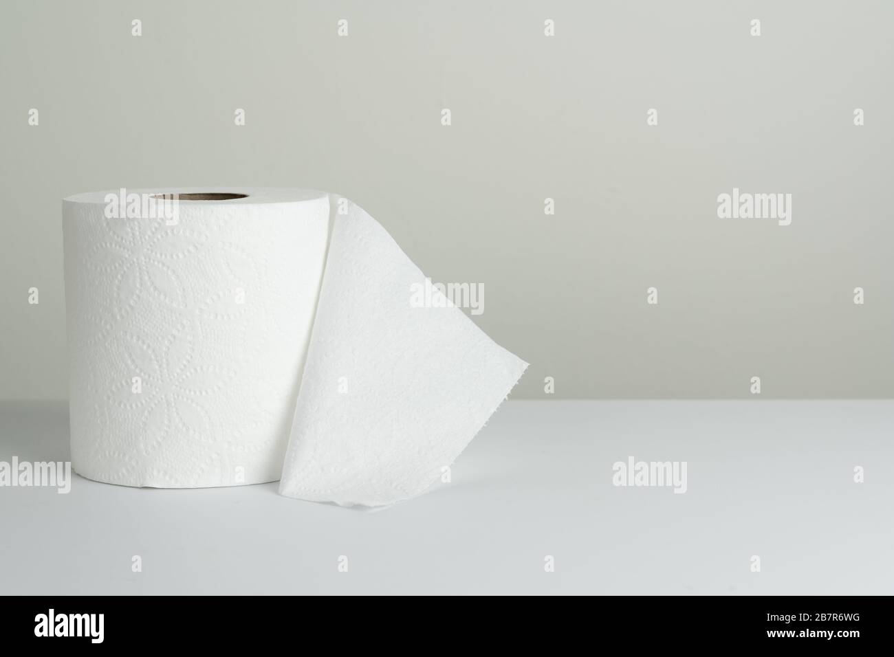 Single toilet paper roll Stock Photo - Alamy
