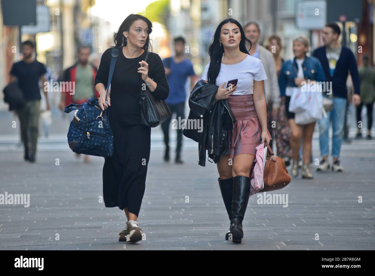 Italian women hi-res stock photography and images - Alamy