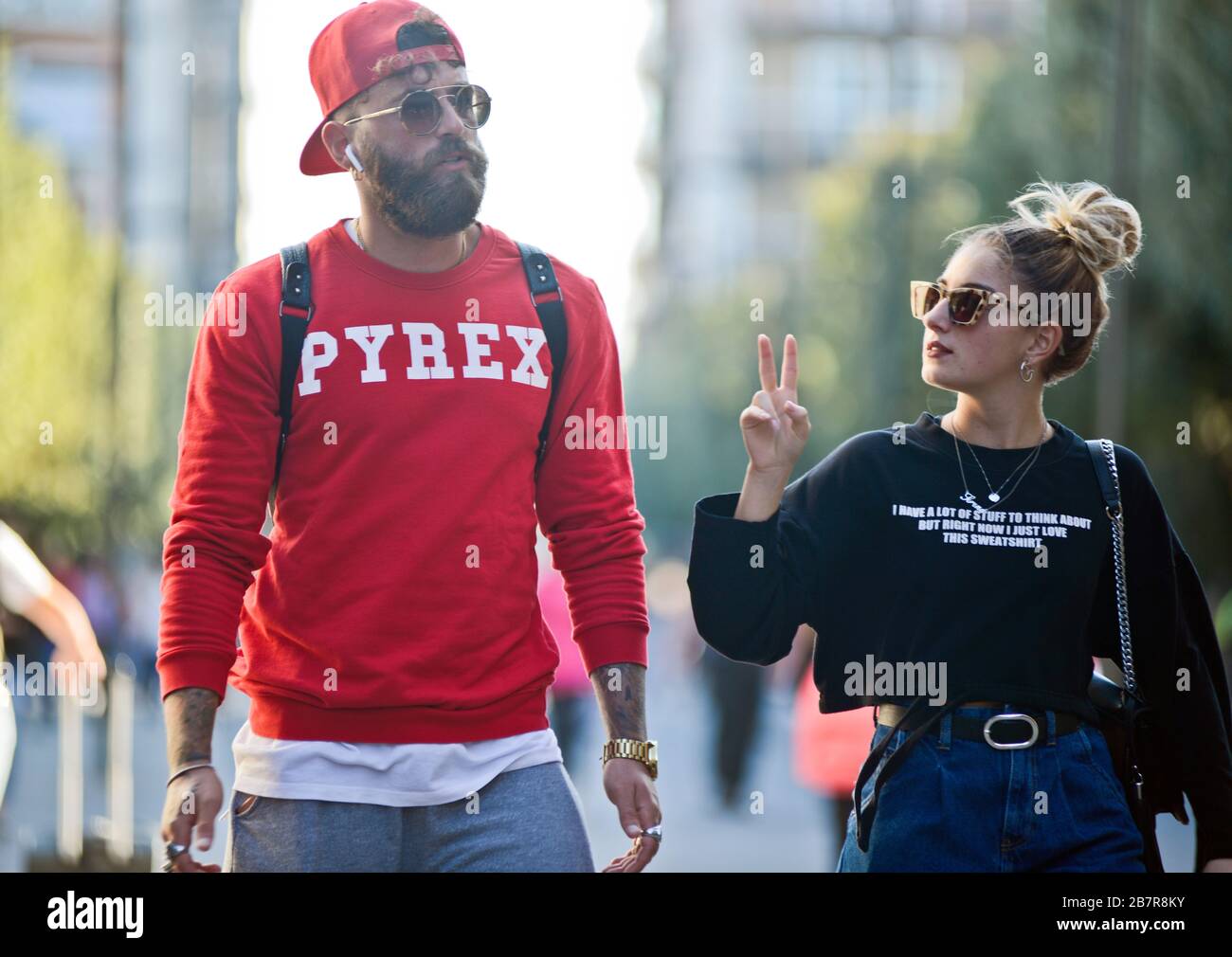 Couple height difference hi-res stock photography and images - Alamy