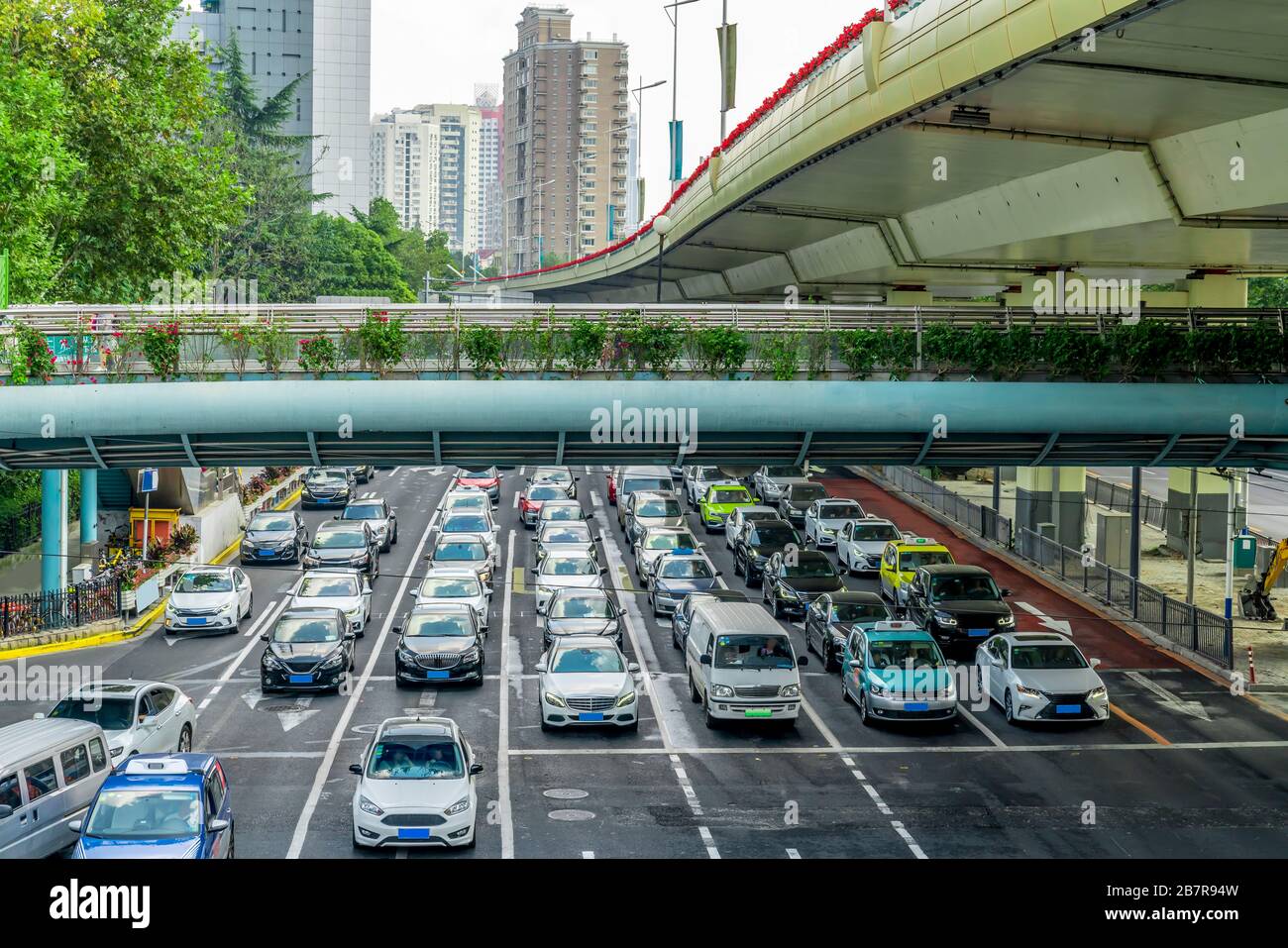 Traffic congestion shanghai china hi-res stock photography and images ...