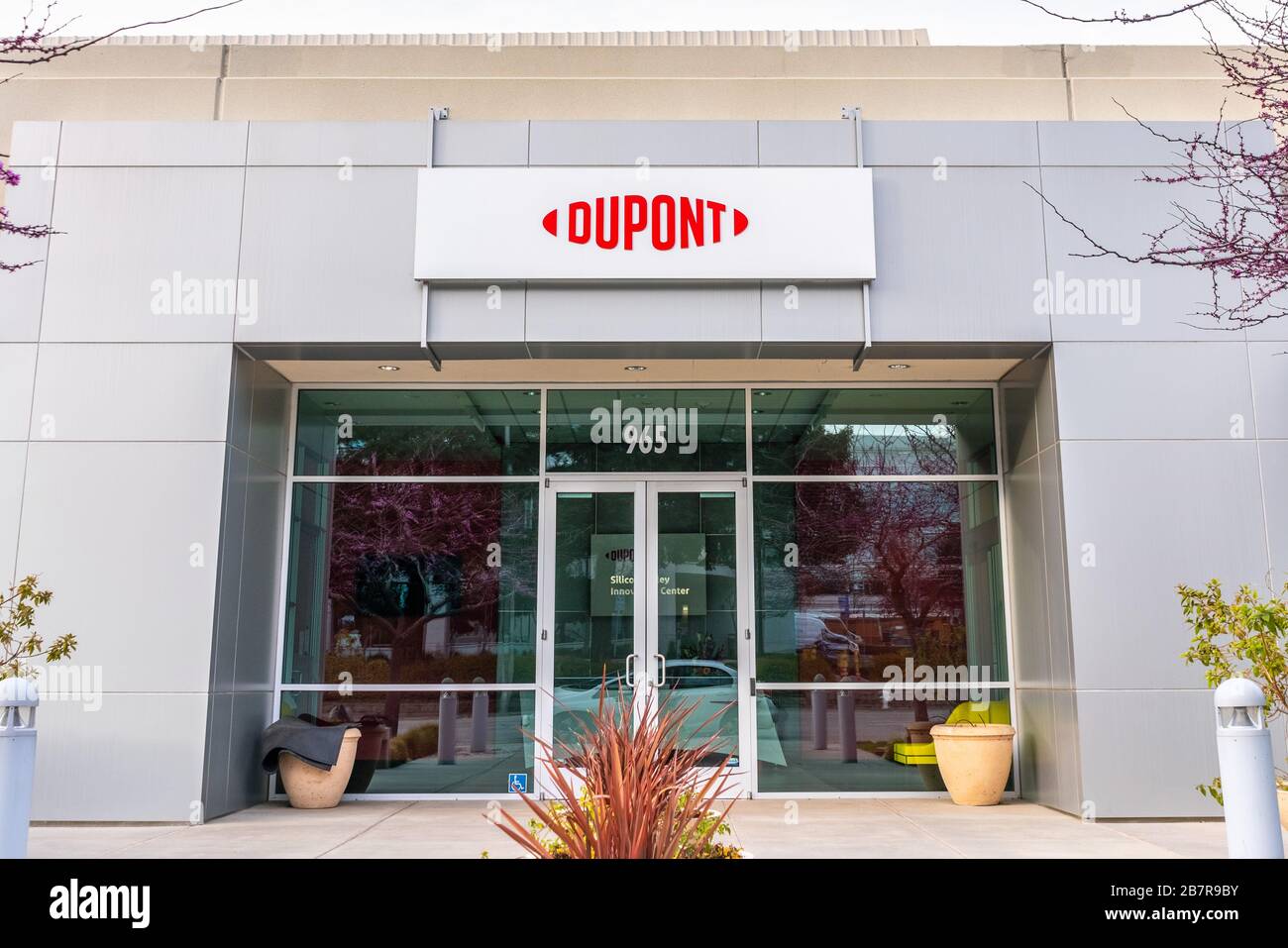 Dupont logo hi-res stock photography and images - Alamy