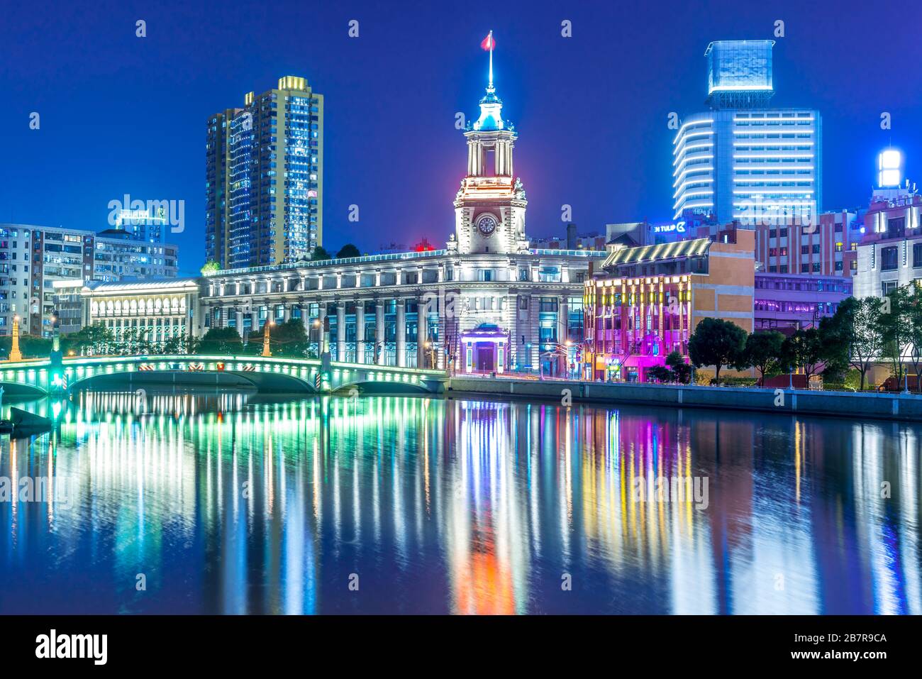 Shanghai waterfront hi-res stock photography and images - Alamy