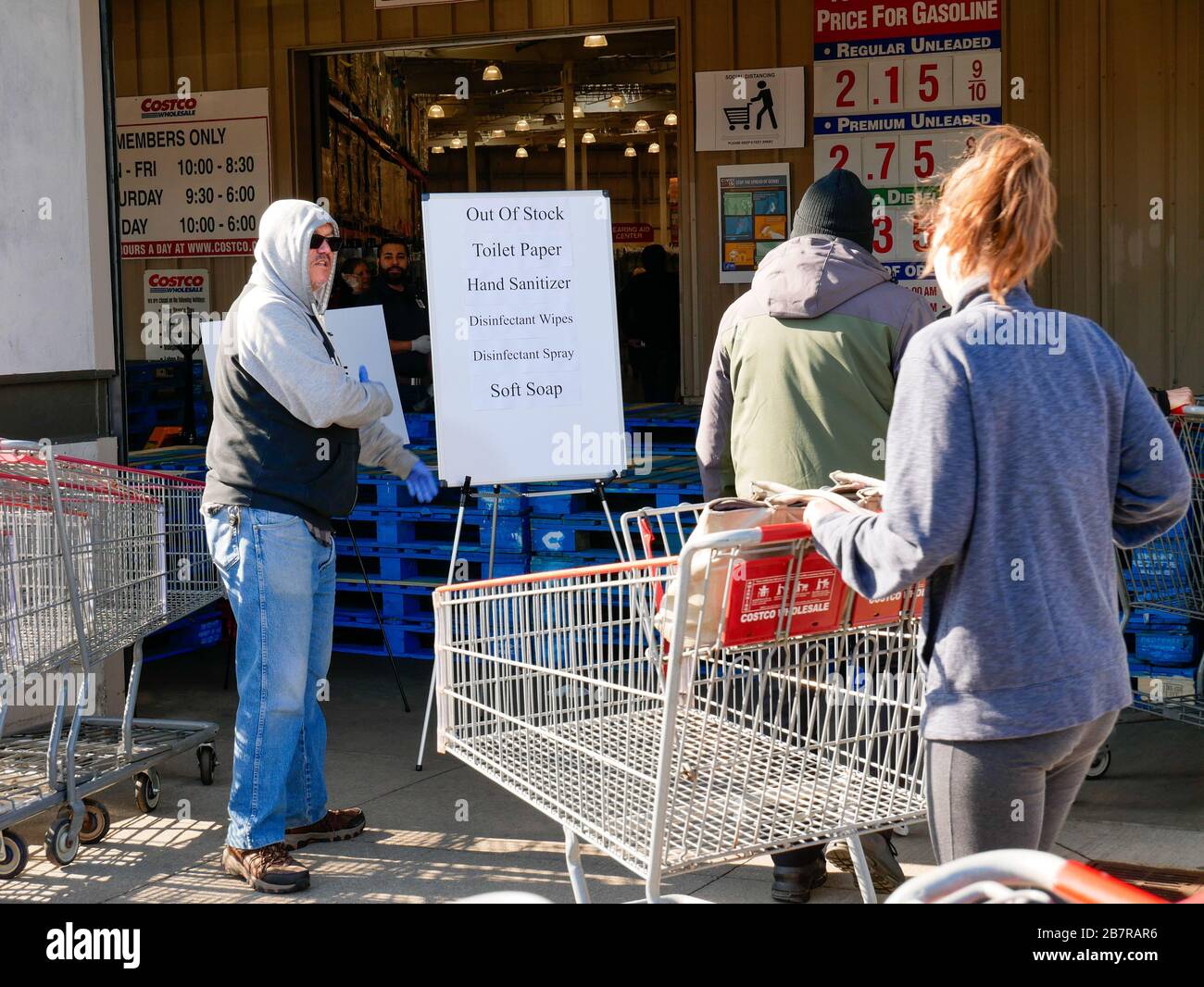 Costco employee hi-res stock photography and images - Alamy